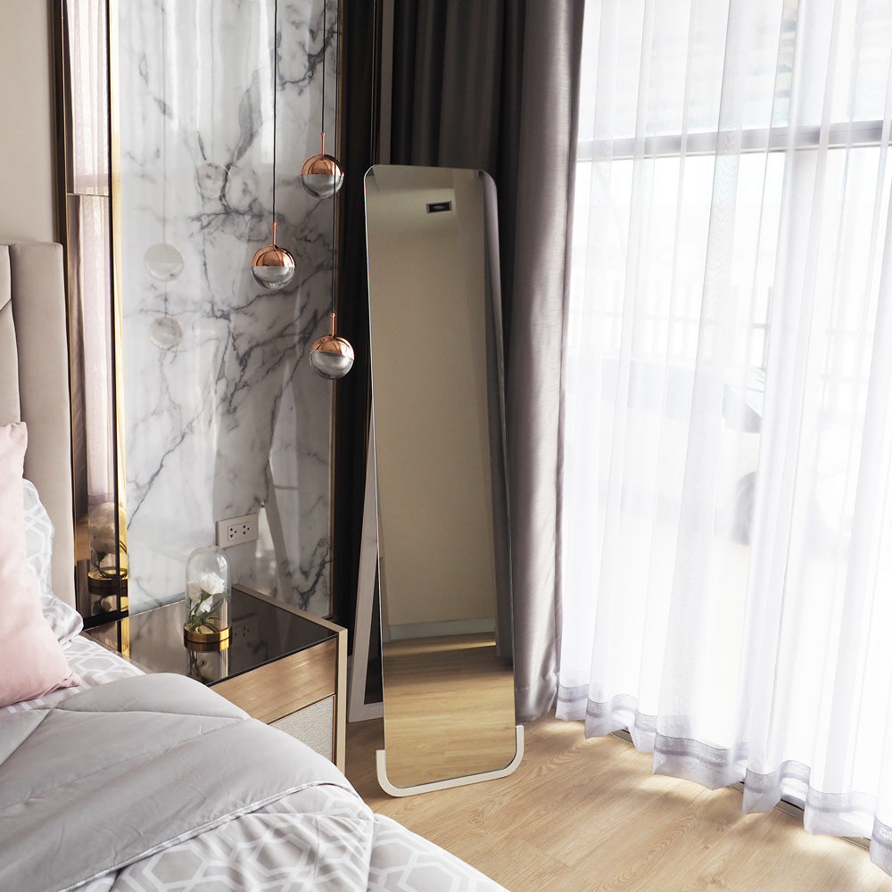 (Pre-order) กระจกเงาตั้งพื้นรูปสี่เหลี่ยมขอบมน – Storehaus